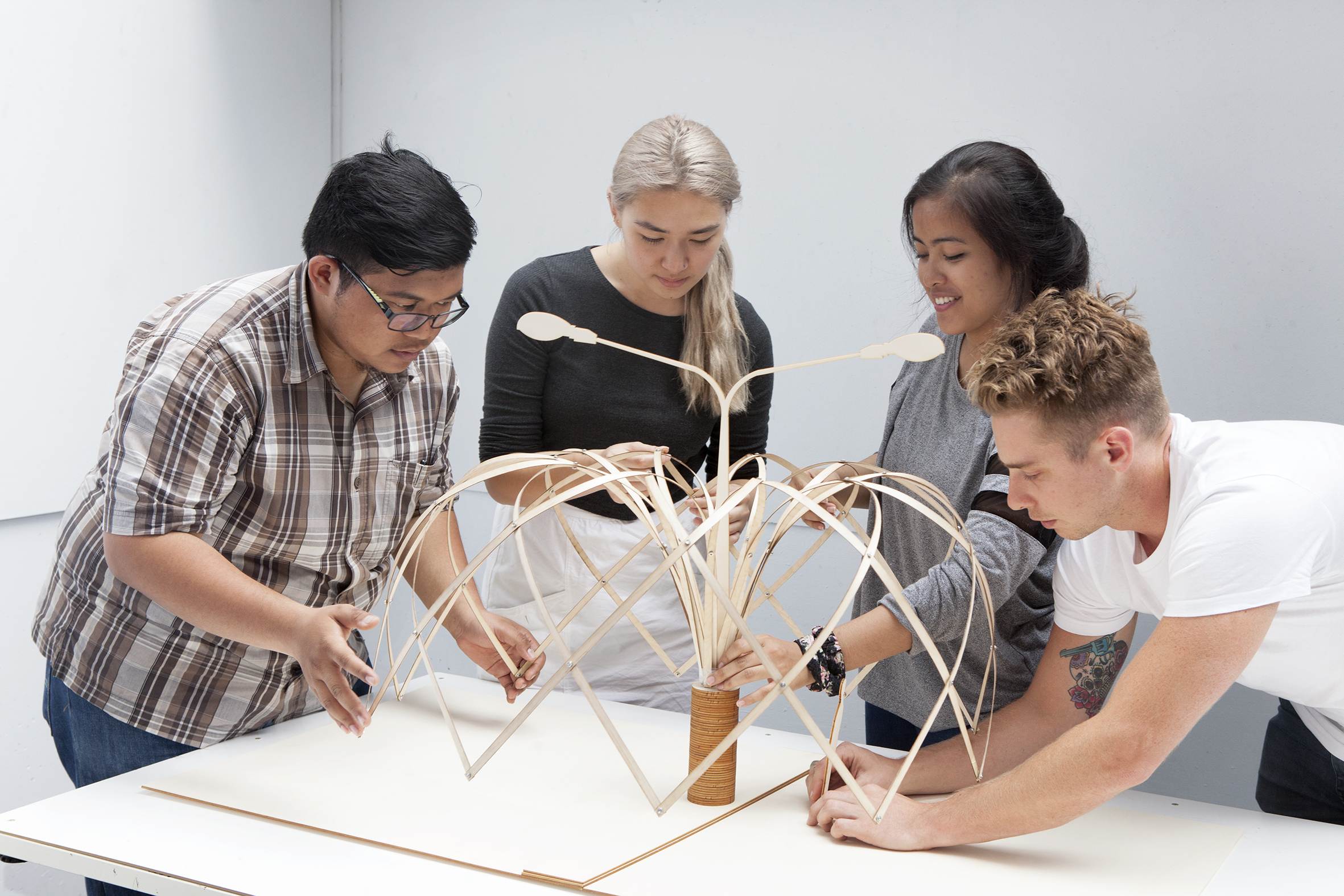 International student exchange gives the Asian street vendor shelter a ...