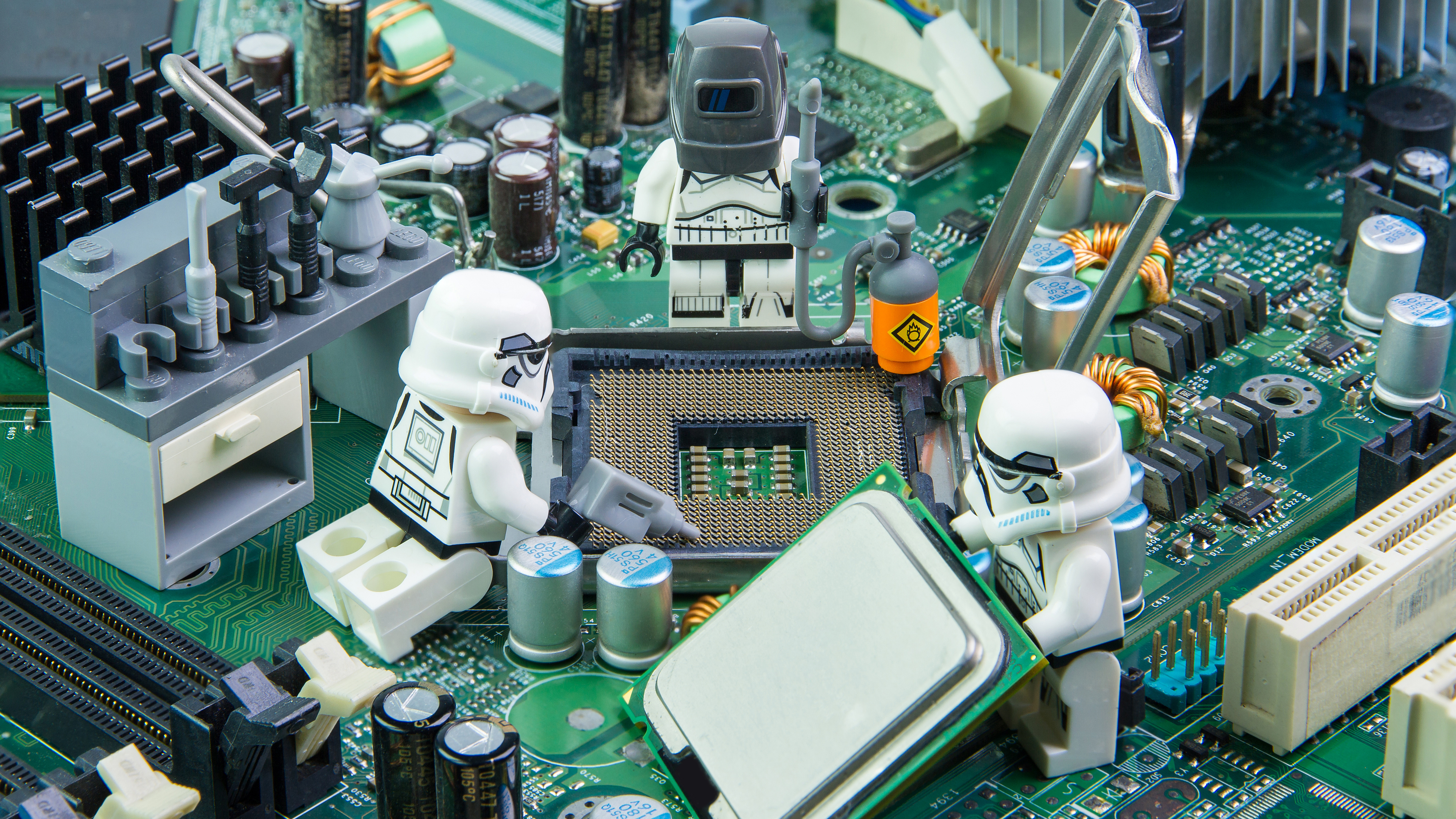 Photonic semiconductor that 'fits together like Lego' opens door to ...