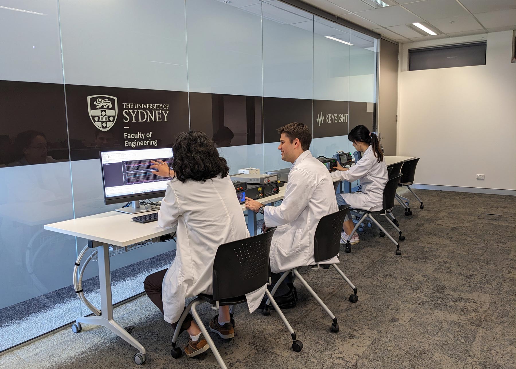 Advanced photonics lab backed by industry partnership - The University ...