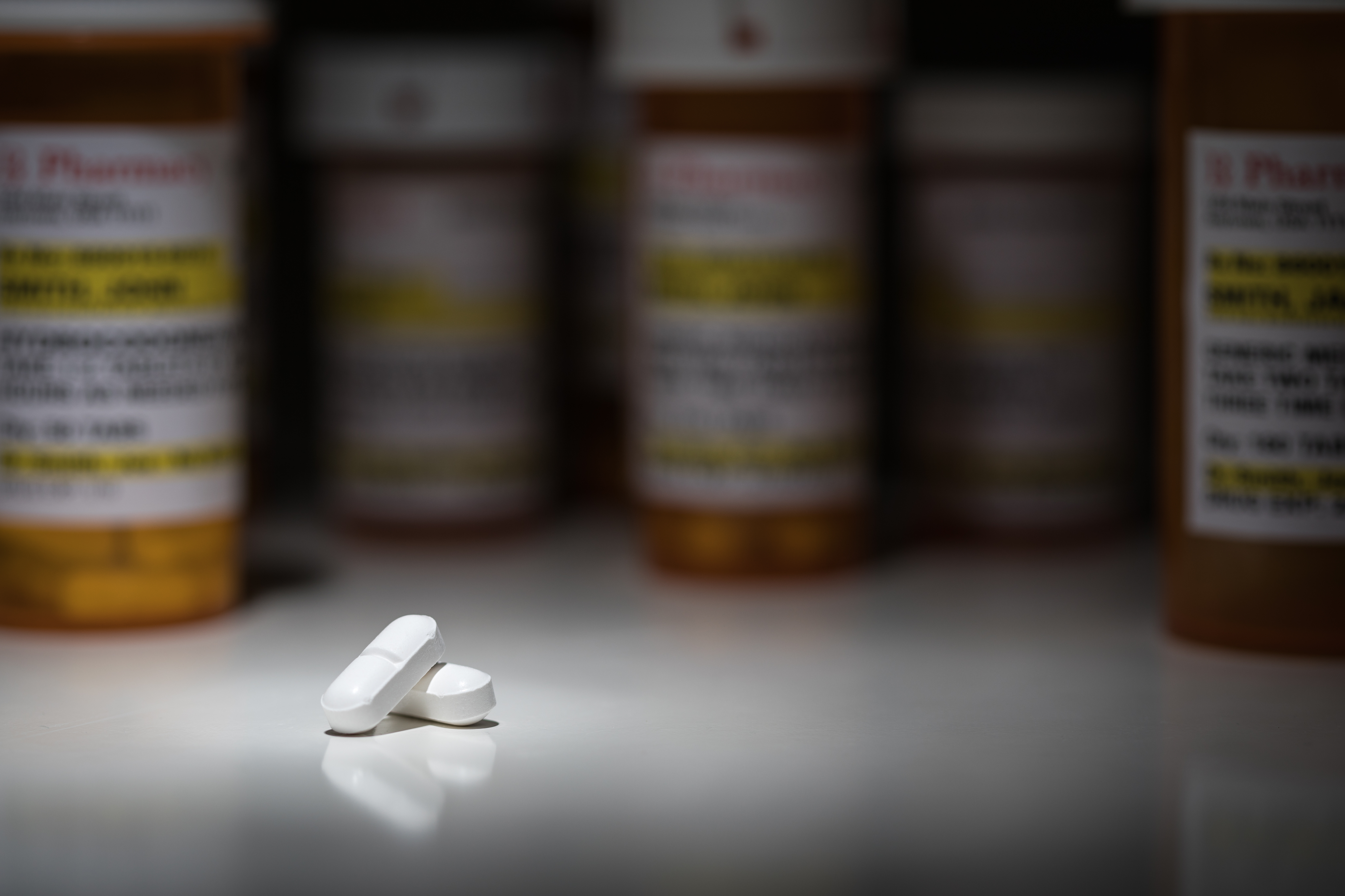 Guidelines to help clinicians on safer opioid deprescribing - The ...